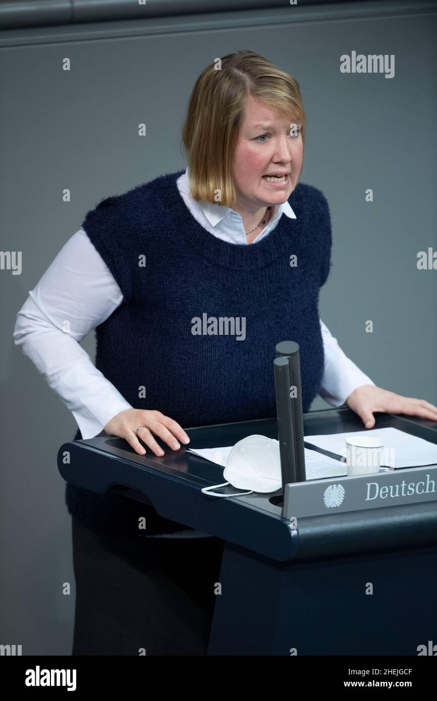 Berlin, Deutschland. 09th Dec, 2021. Dr. Wiebke ESDAR, SPD parliamentary group, speaking at the ...