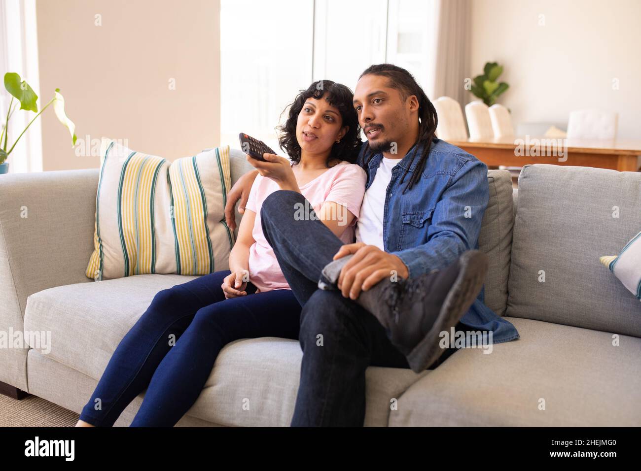 African family watching tv hi-res stock photography and images - Alamy