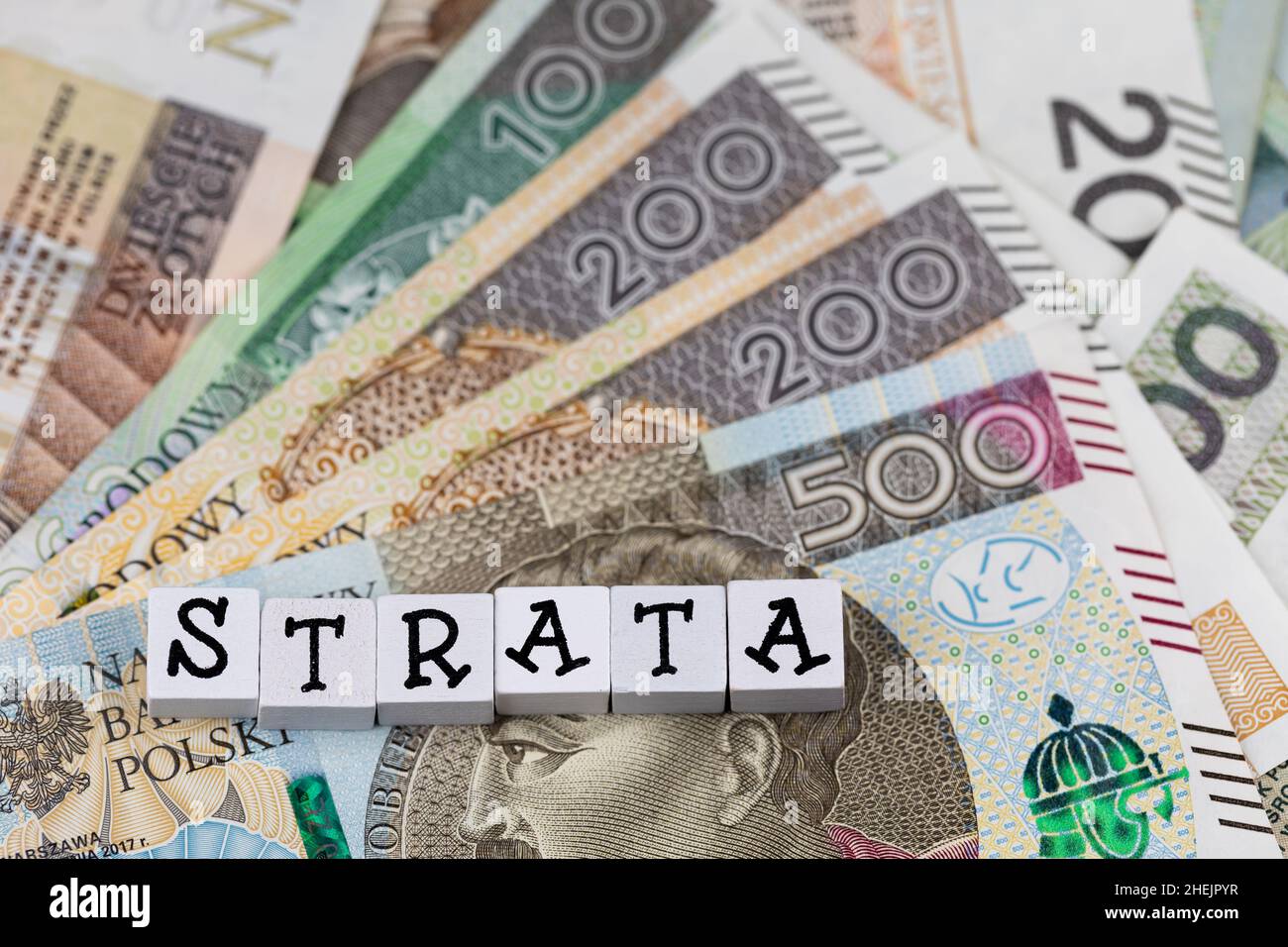 The wording "Strata" translated as "Loss" plus many Polish banknotes ...