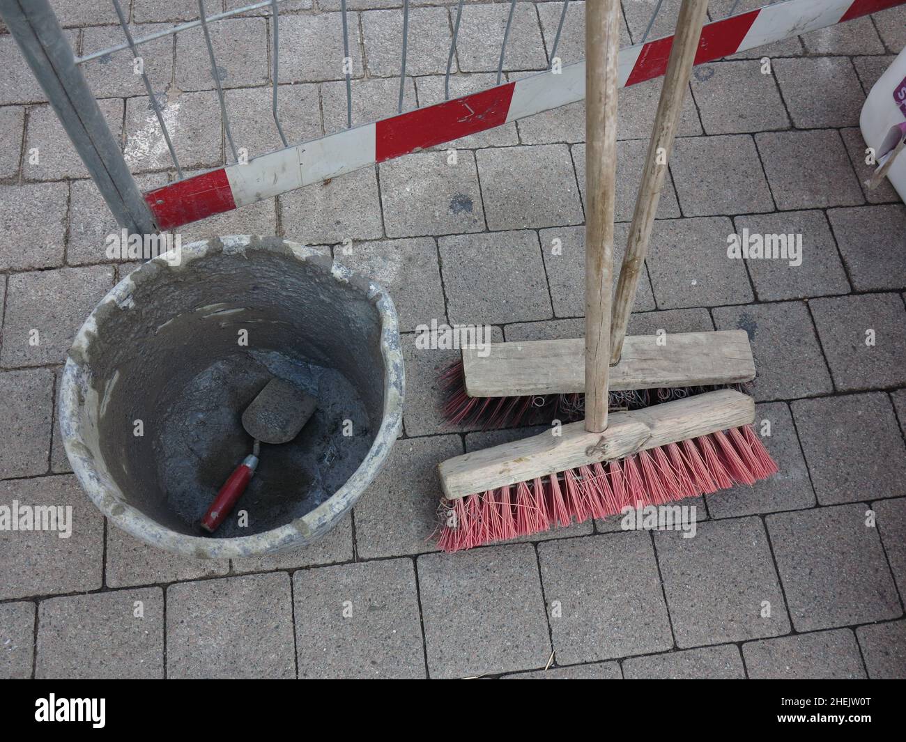 Working men paving street hi-res stock photography and images - Alamy