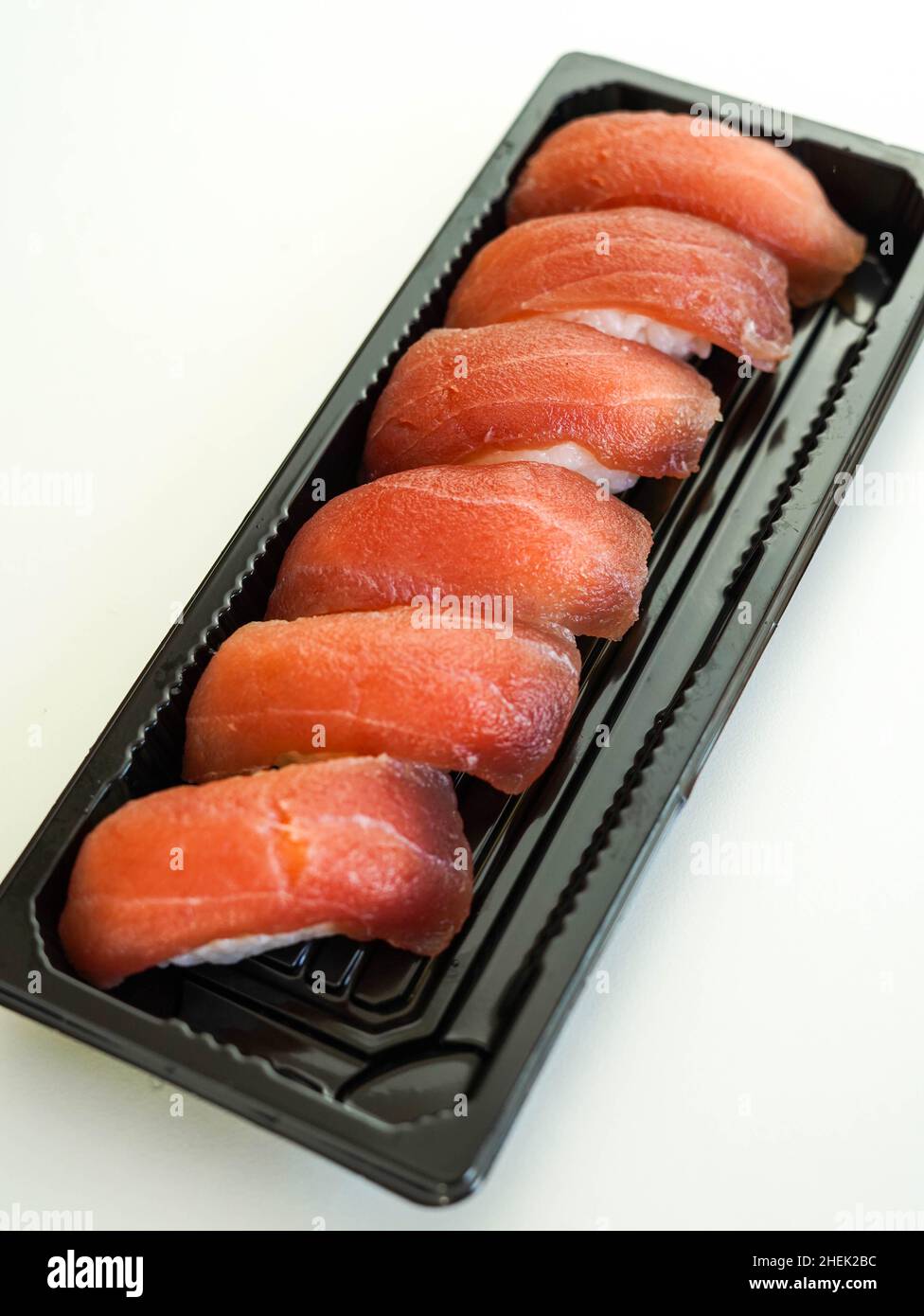 Tray with six pieces of sushi. Tuna nigiris Stock Photo - Alamy