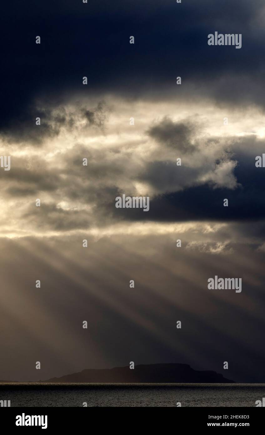 Crepuscular beams hi-res stock photography and images - Alamy