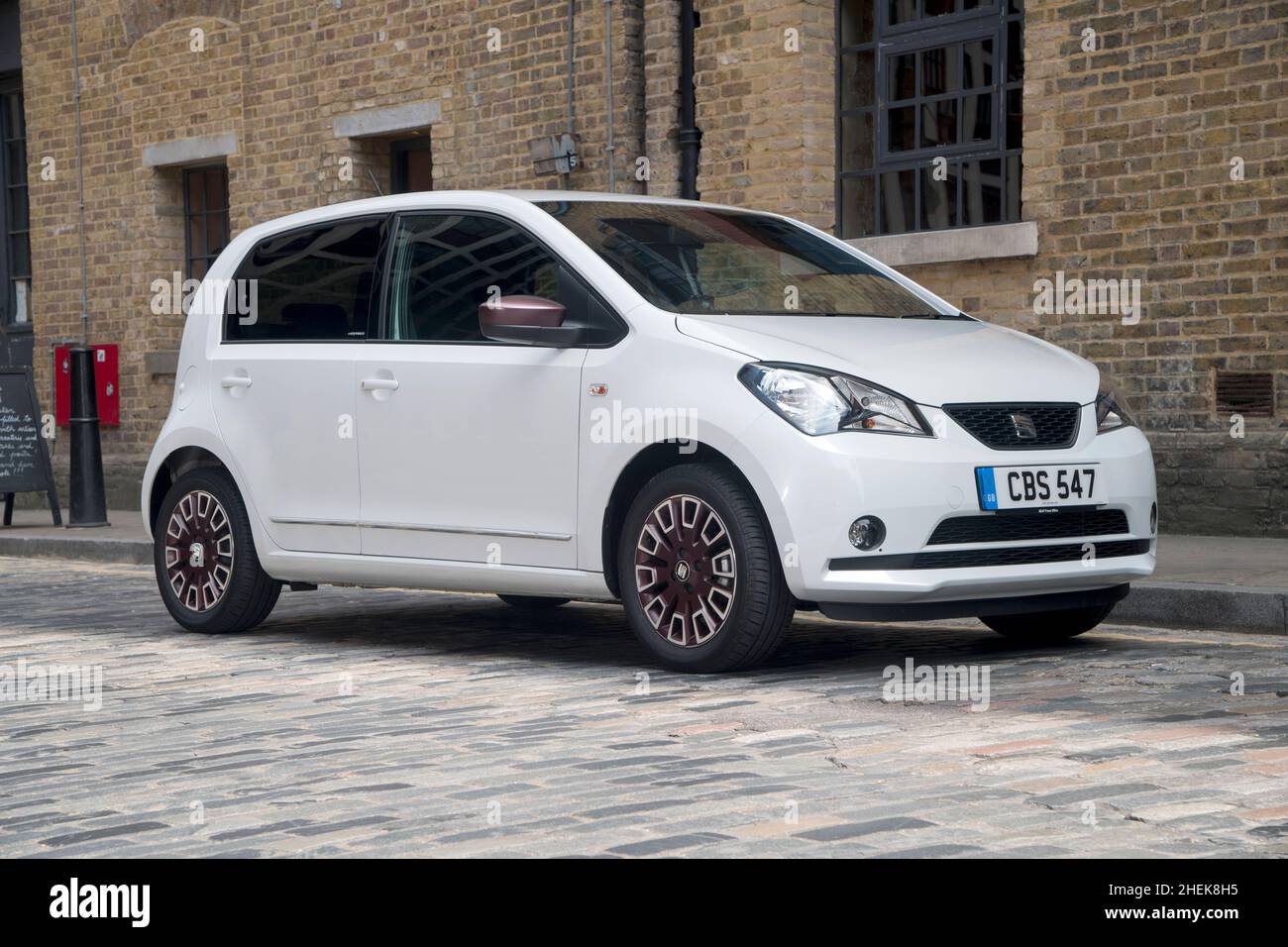 2016 SEAT Mii Mango compact car, limited edition Stock Photo - Alamy