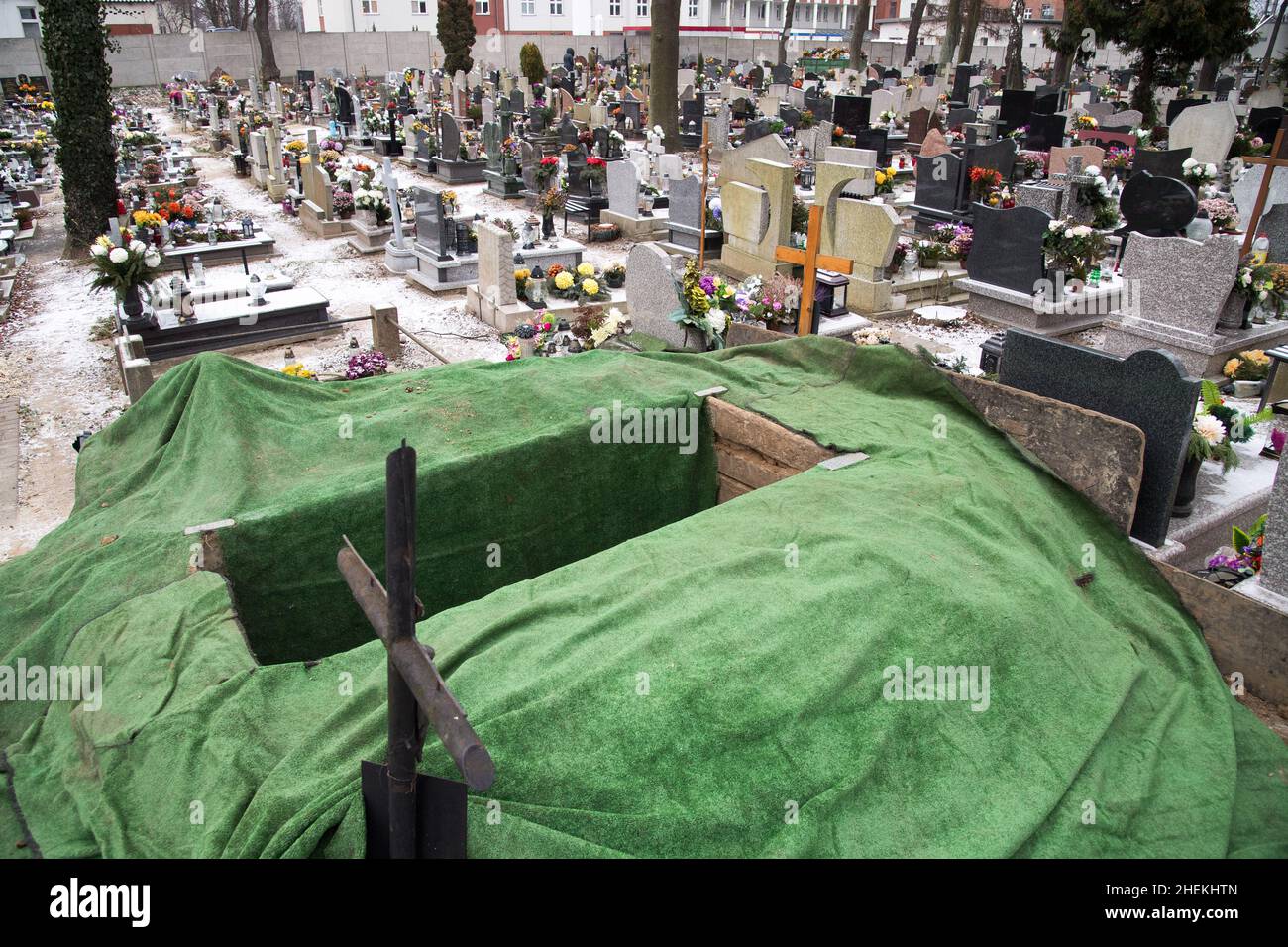 Fresh grave hi-res stock photography and images - Alamy