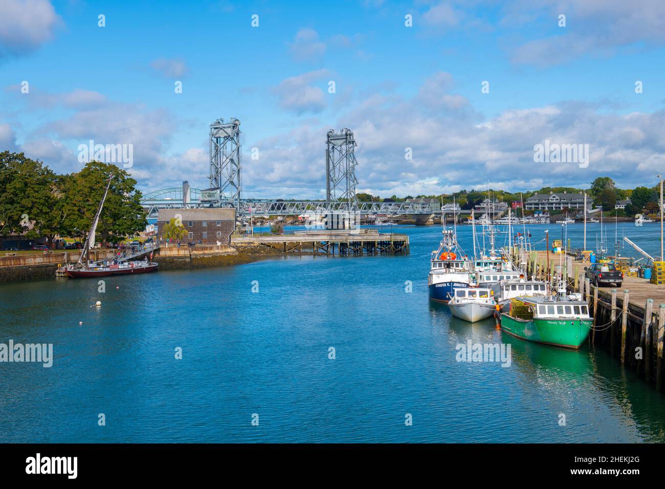 World war i memorial bridge maine hi-res stock photography and images ...