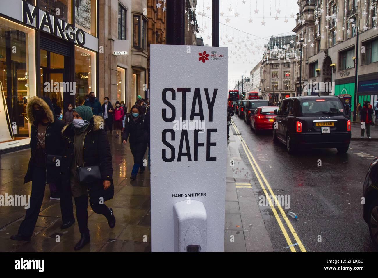 London, UK 26th December 2021. 'Stay Safe' signs with hand sanitisers ...