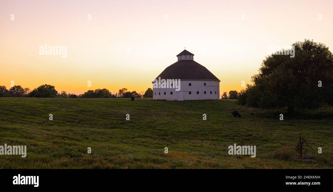 Singleton round barn hi-res stock photography and images - Alamy