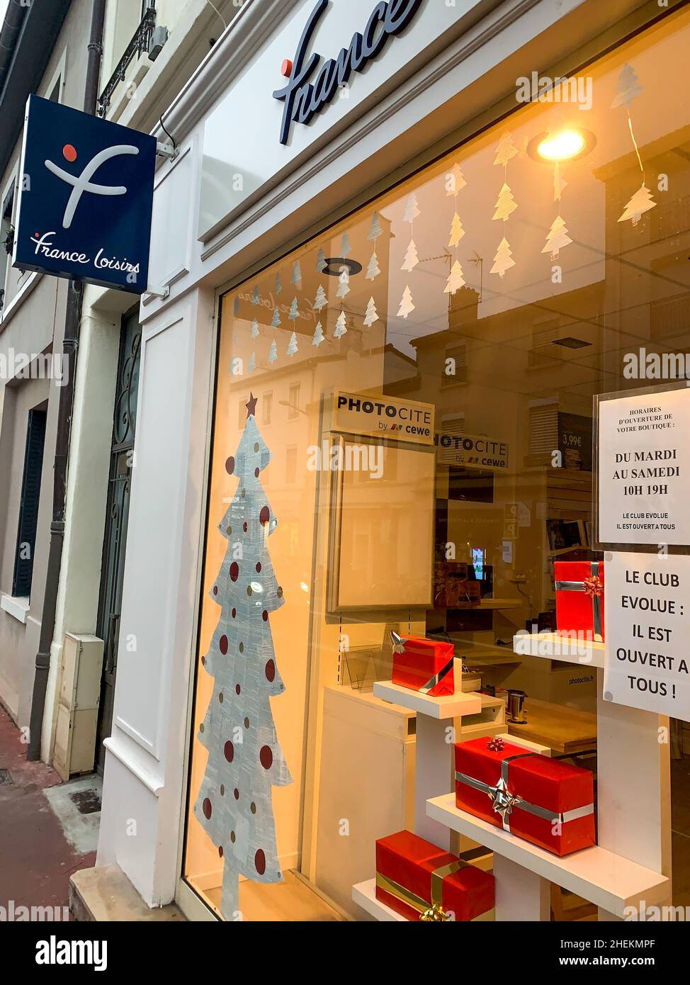 Closing of France Loisirs shop, Lyon, France Stock Photo - Alamy