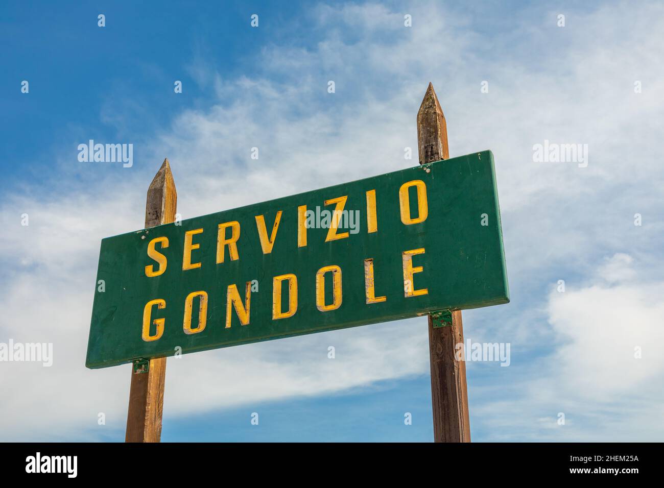 stop sign for gondolas and entering point - Servicio gondole - gondola ...