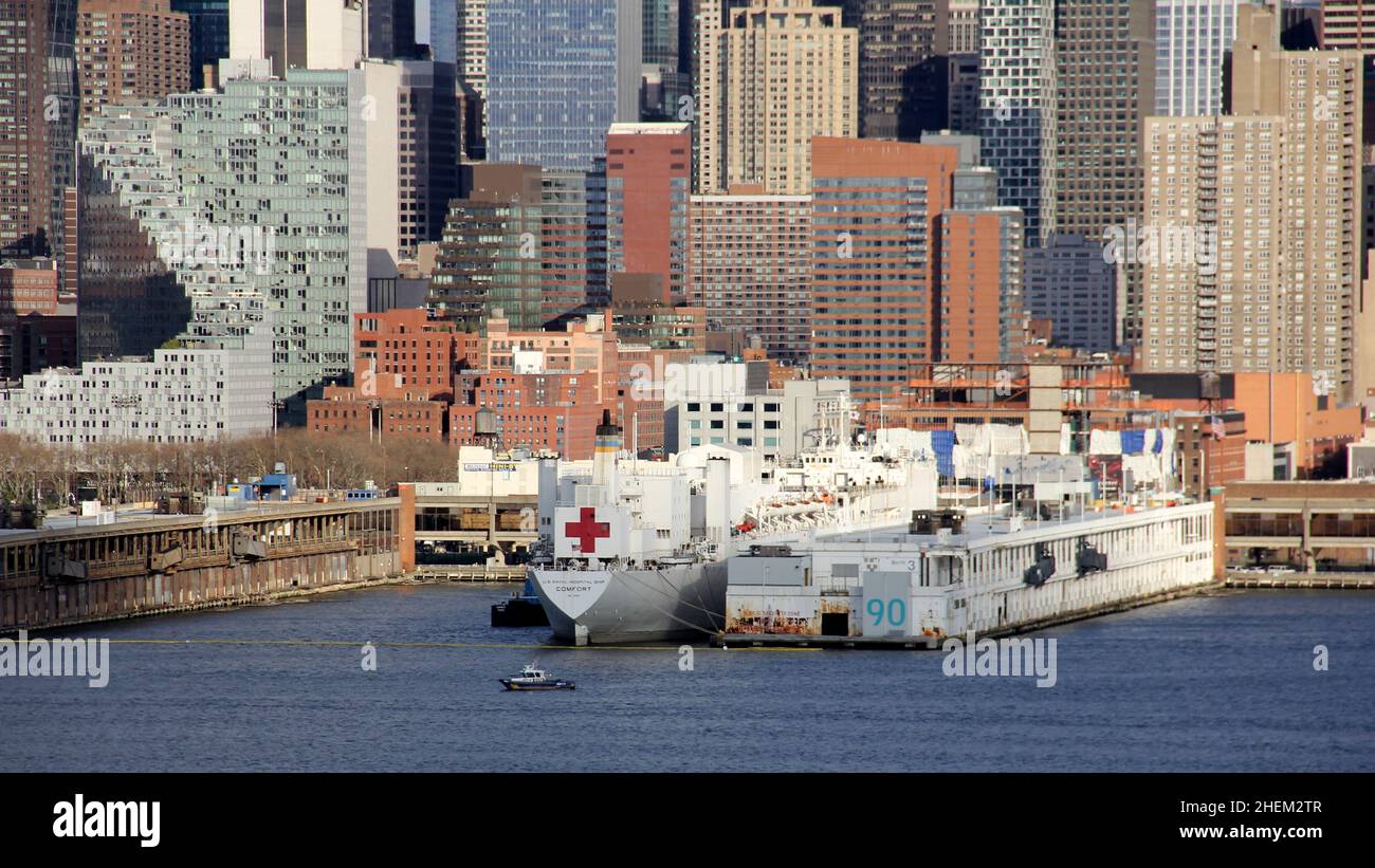 Hospital ship USNS COMFORT docked at Pier 90, Manhattan West Side, in ...