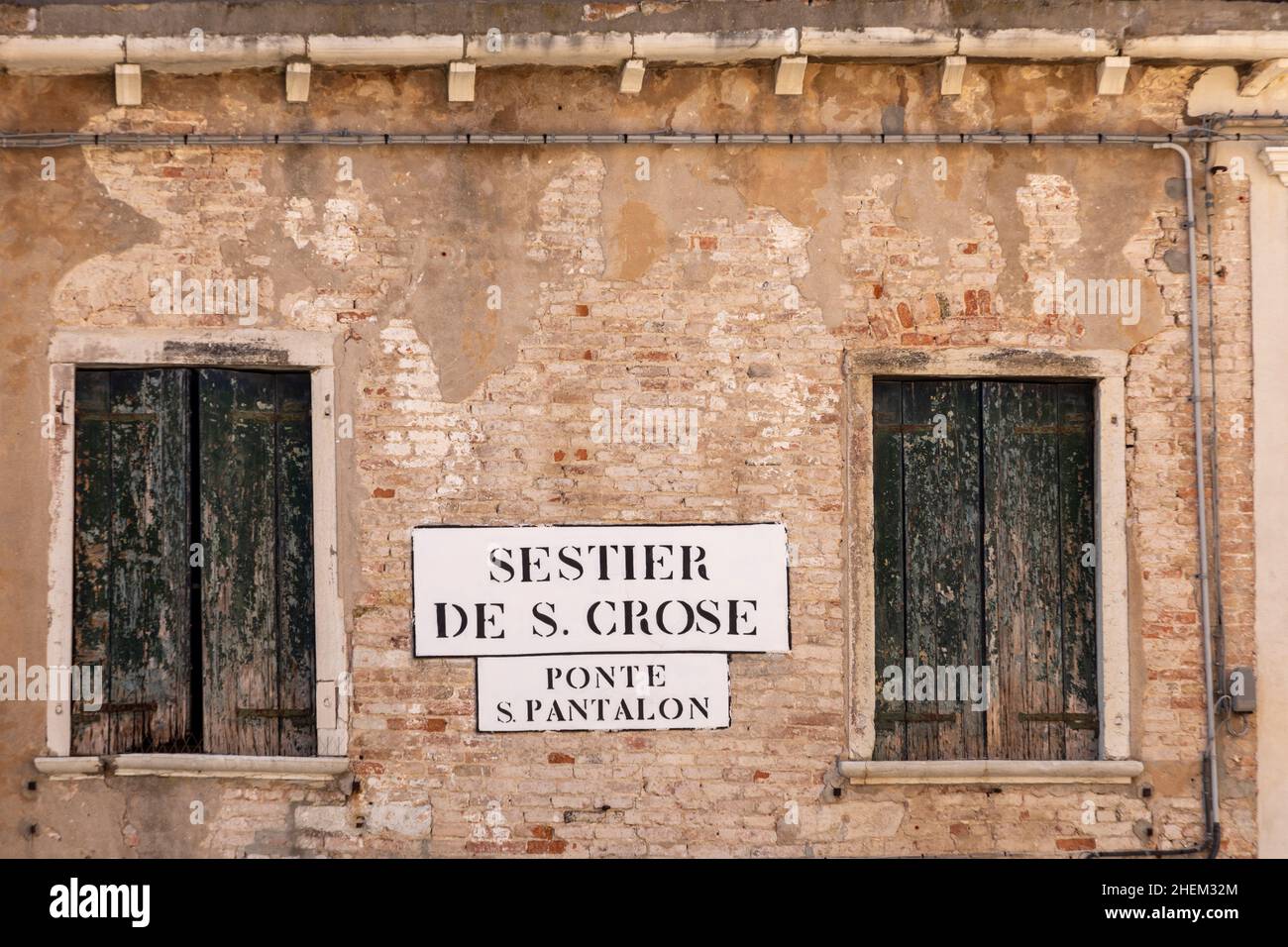 signage sestier de S. Croce - quarter of San Croce - and Ponte San ...