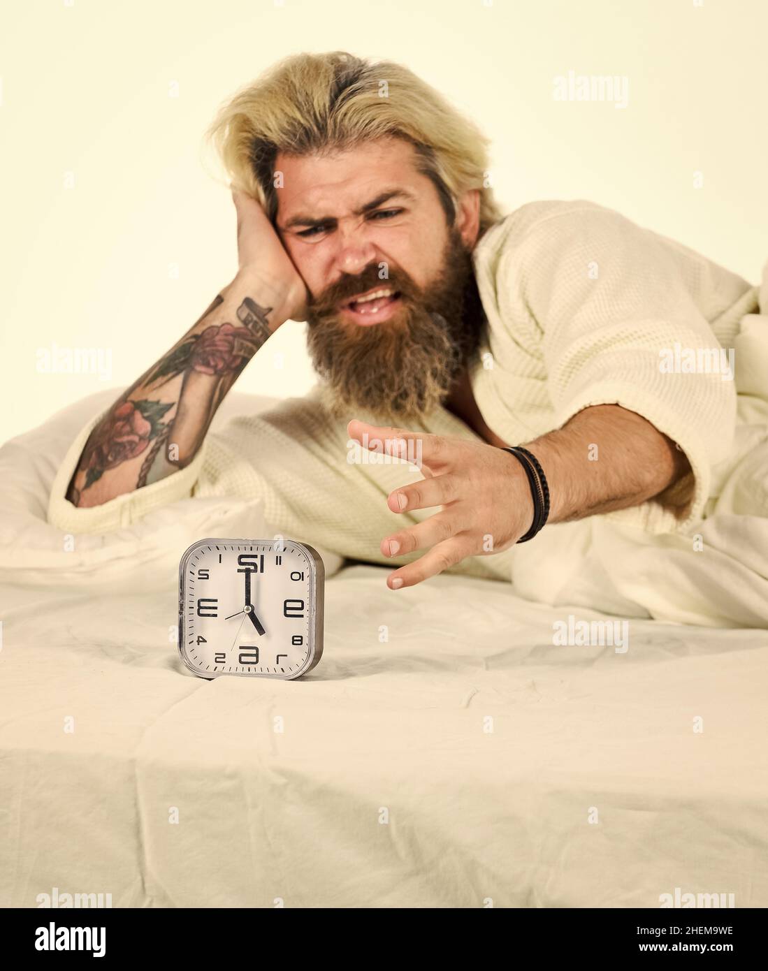 Hate early morning awakening. Schedule. Getting to bed on time. Get up ...