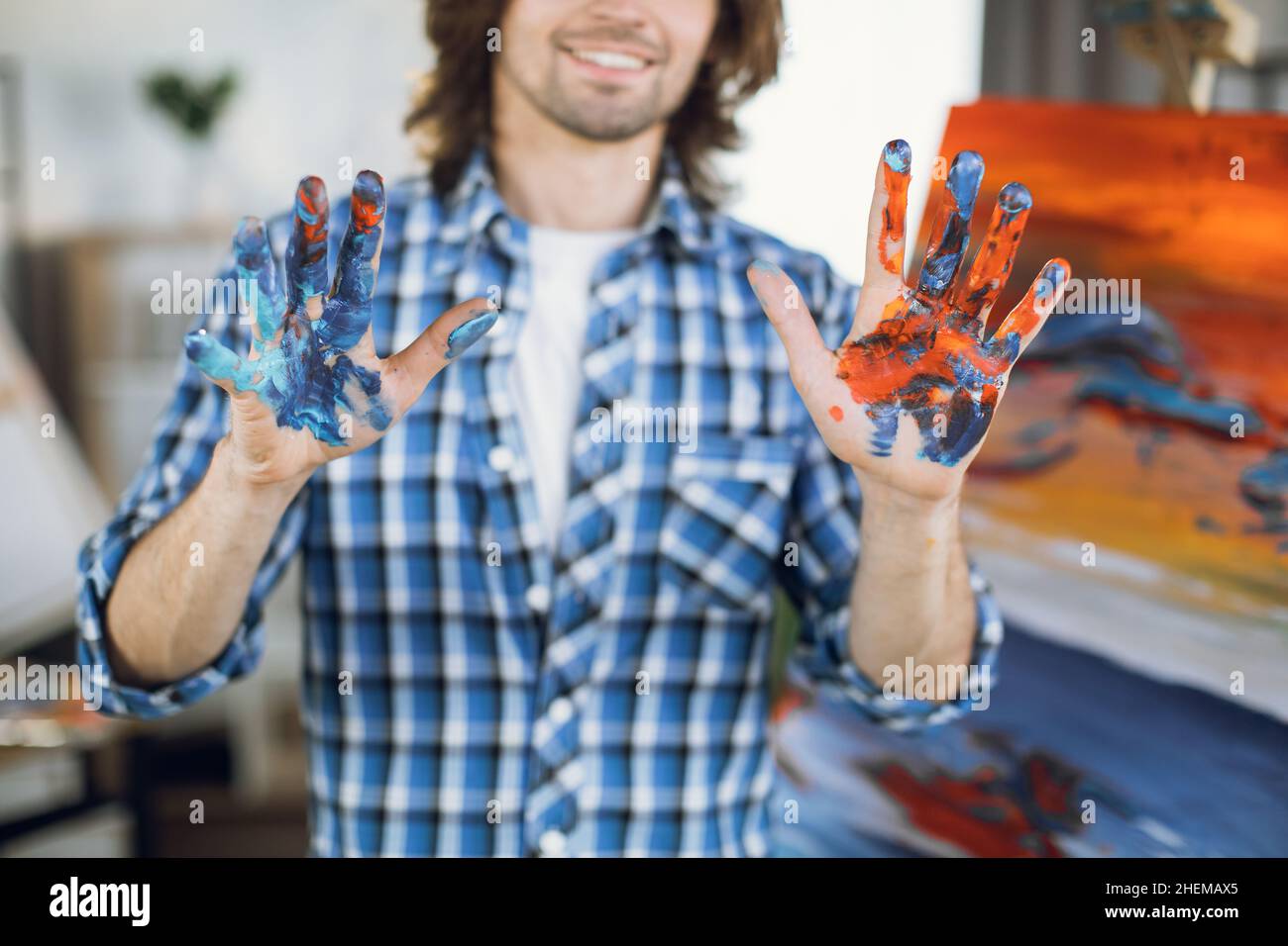 Hands artist drawing picture close hi-res stock photography and images ...