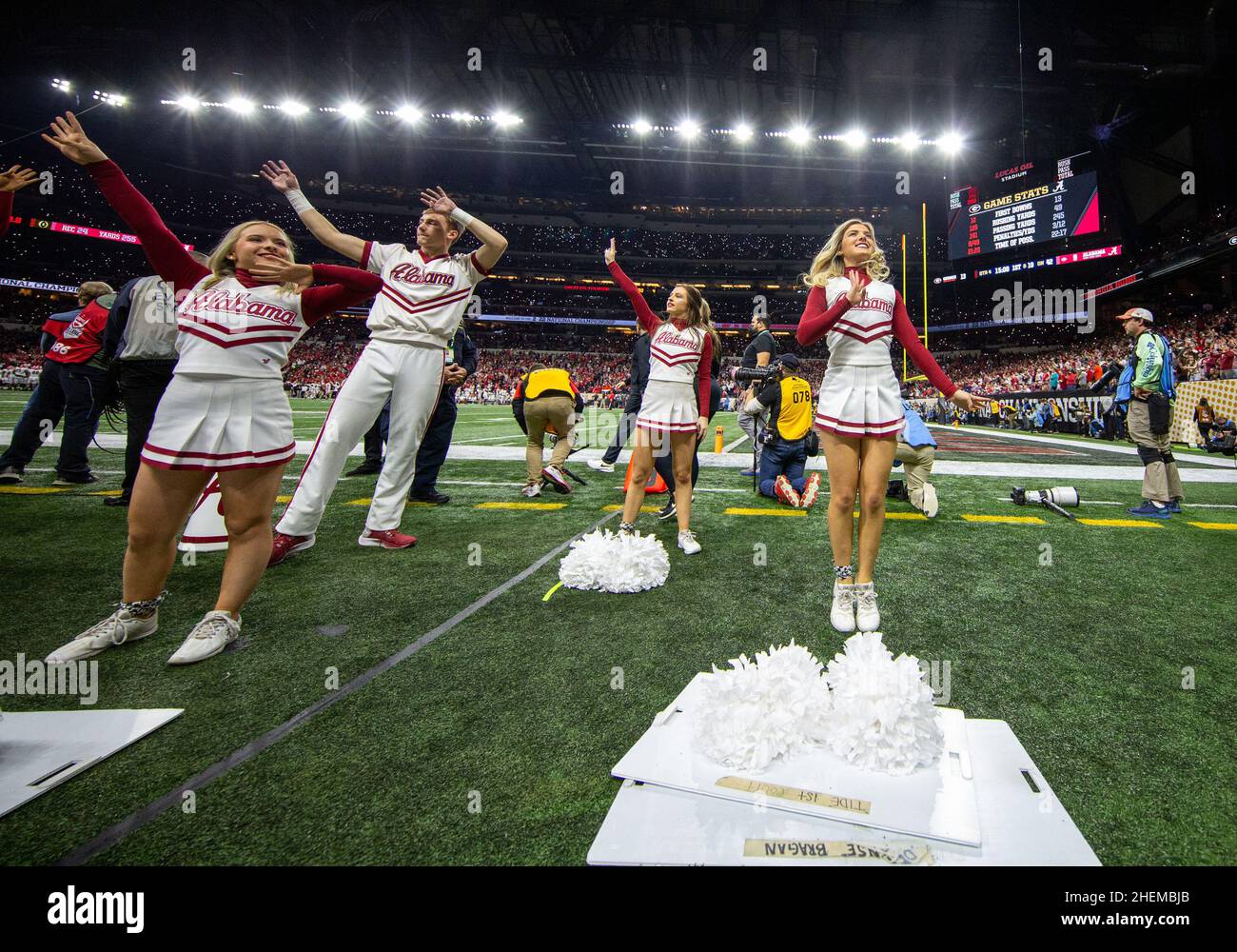 Alabama cheerleaders hi-res stock photography and images - Alamy