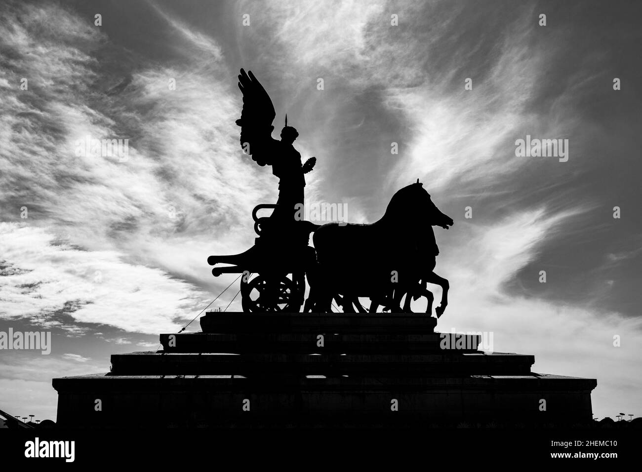 Statue of goddess Victoria on Monument of Vittorio Emanuele in Rome ...