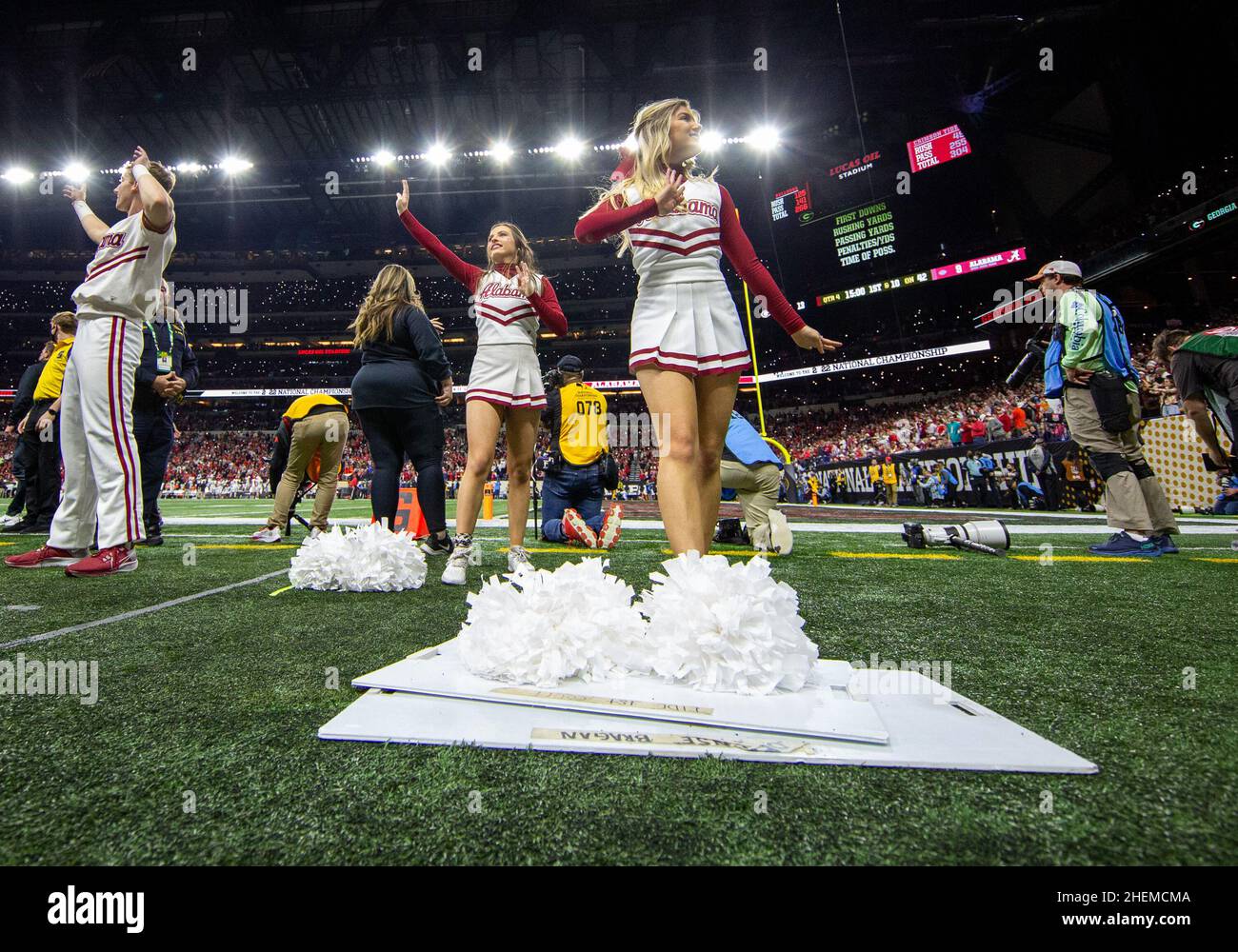 Alabama cheerleaders hi-res stock photography and images - Alamy