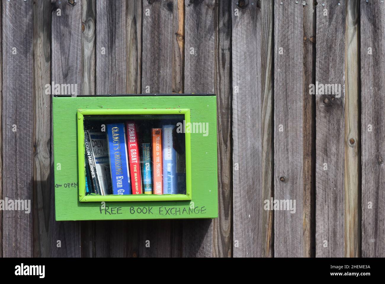 Free book library hi-res stock photography and images - Alamy
