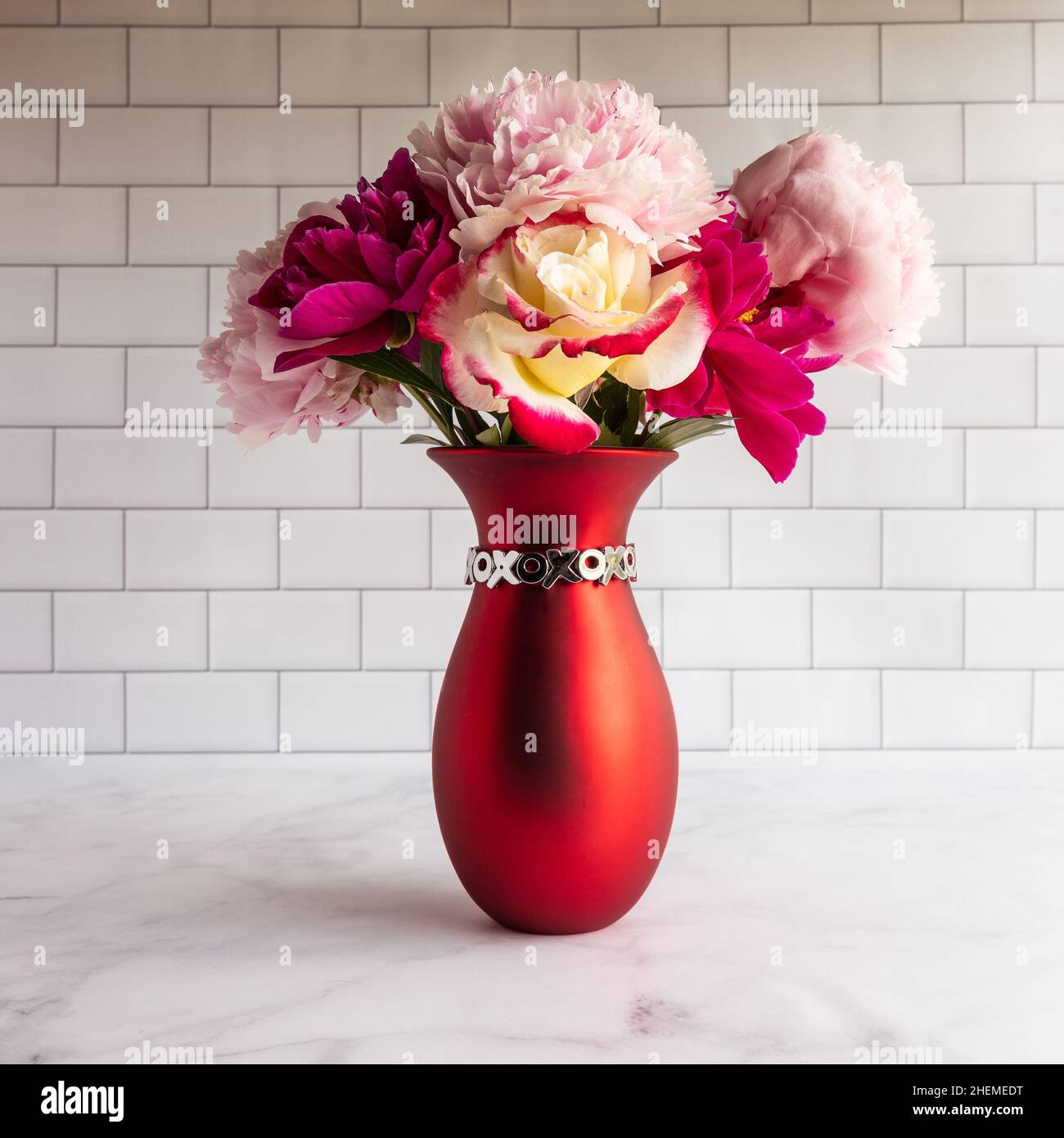 Rose flowers red bunch romance rose hi-res stock photography and images ...