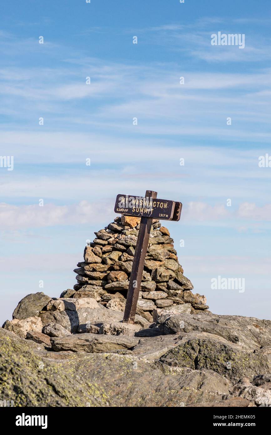 summit sign at Mount Washington in New Hampshire in afternoon light ...