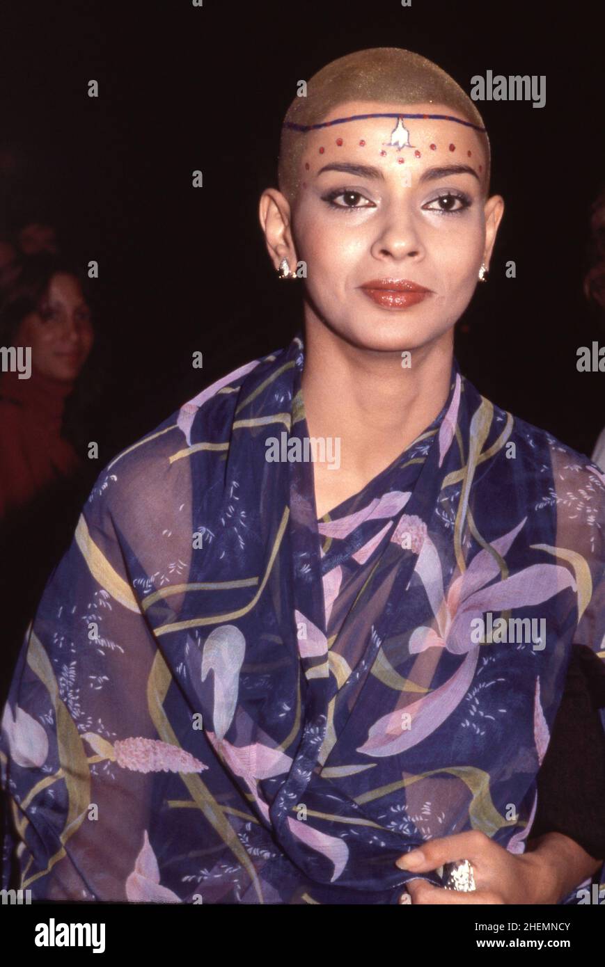 Cicatriz De Persis Khambatta Persis Khambatta Pulls A Star Trek Fan To