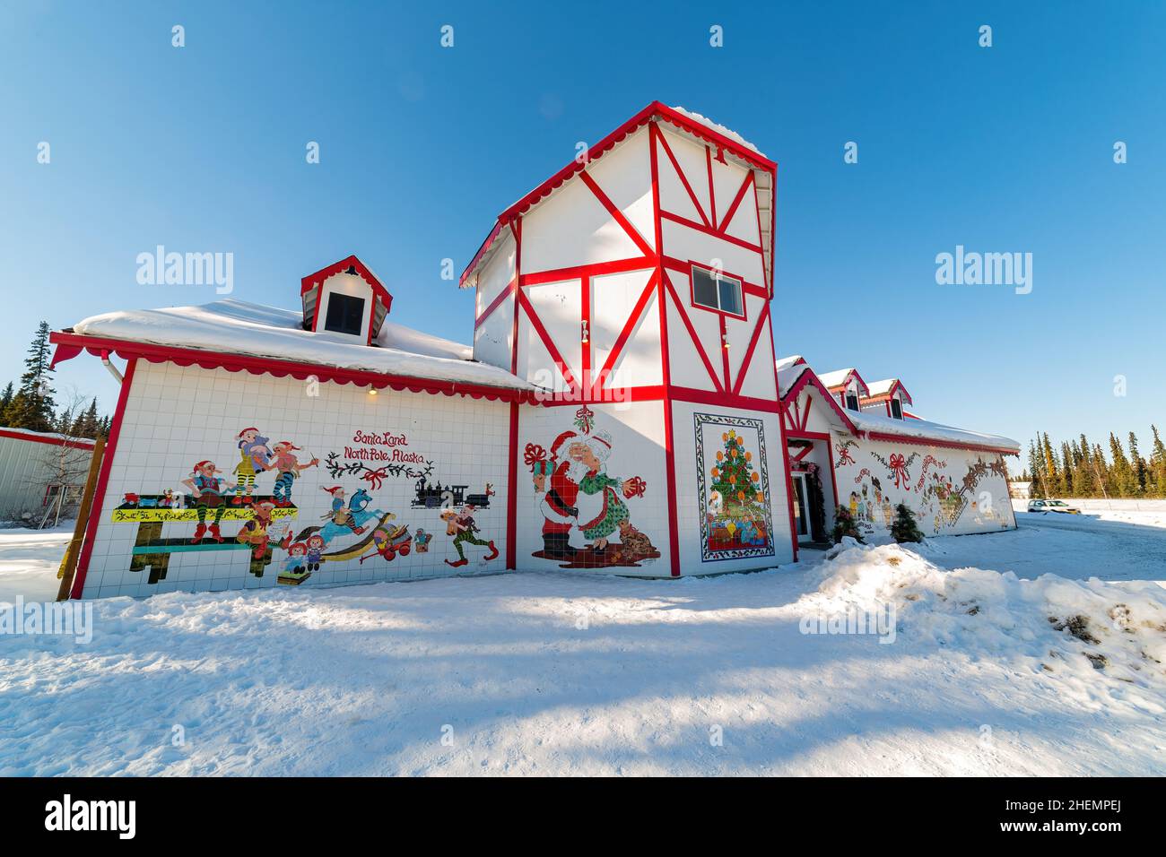 North pole alaska santa claus house hi-res stock photography and images ...