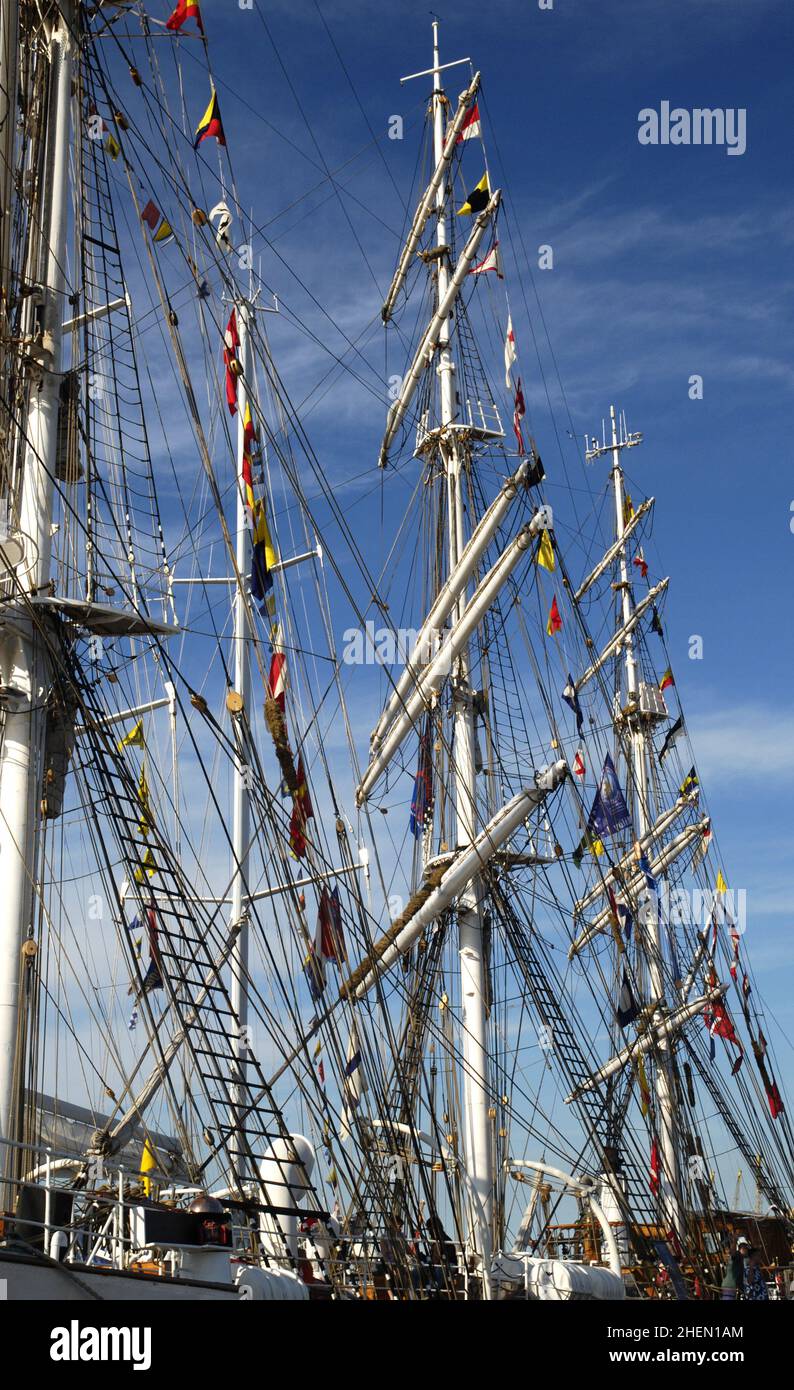 Masts, rigging and yards of tall ships Stock Photo - Alamy