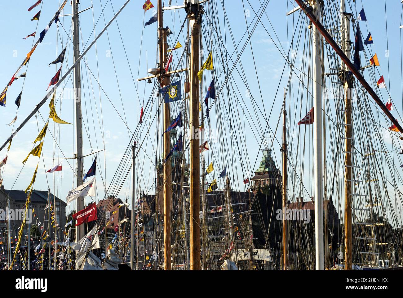 Masts, rigging and yards of tall ships Stock Photo - Alamy