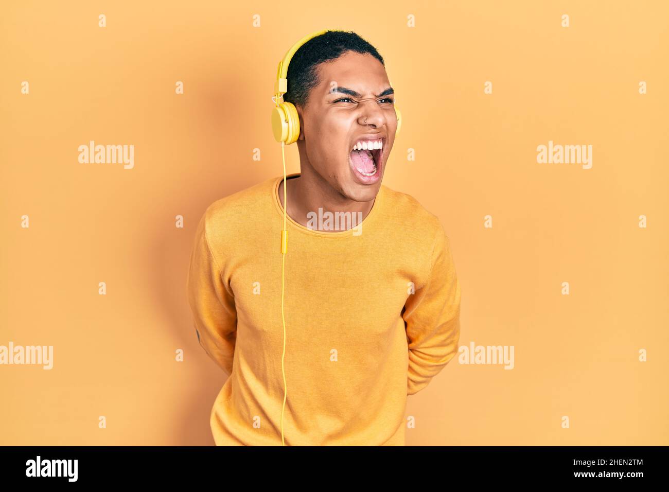 Bad teeth guy yellow teeth hi-res stock photography and images - Alamy