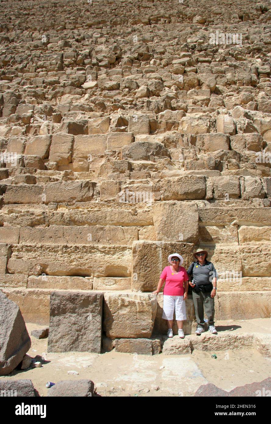 Posing at the pyramids hi-res stock photography and images - Alamy