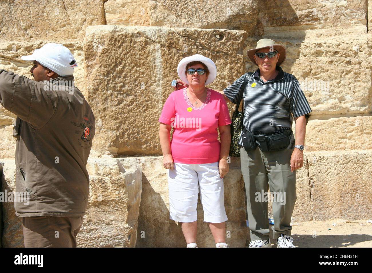 Posing at the pyramids hi-res stock photography and images - Alamy