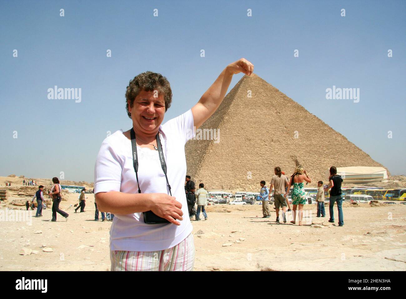 Woman tourist posing in front of a pyramid in Egypt Stock Photo - Alamy