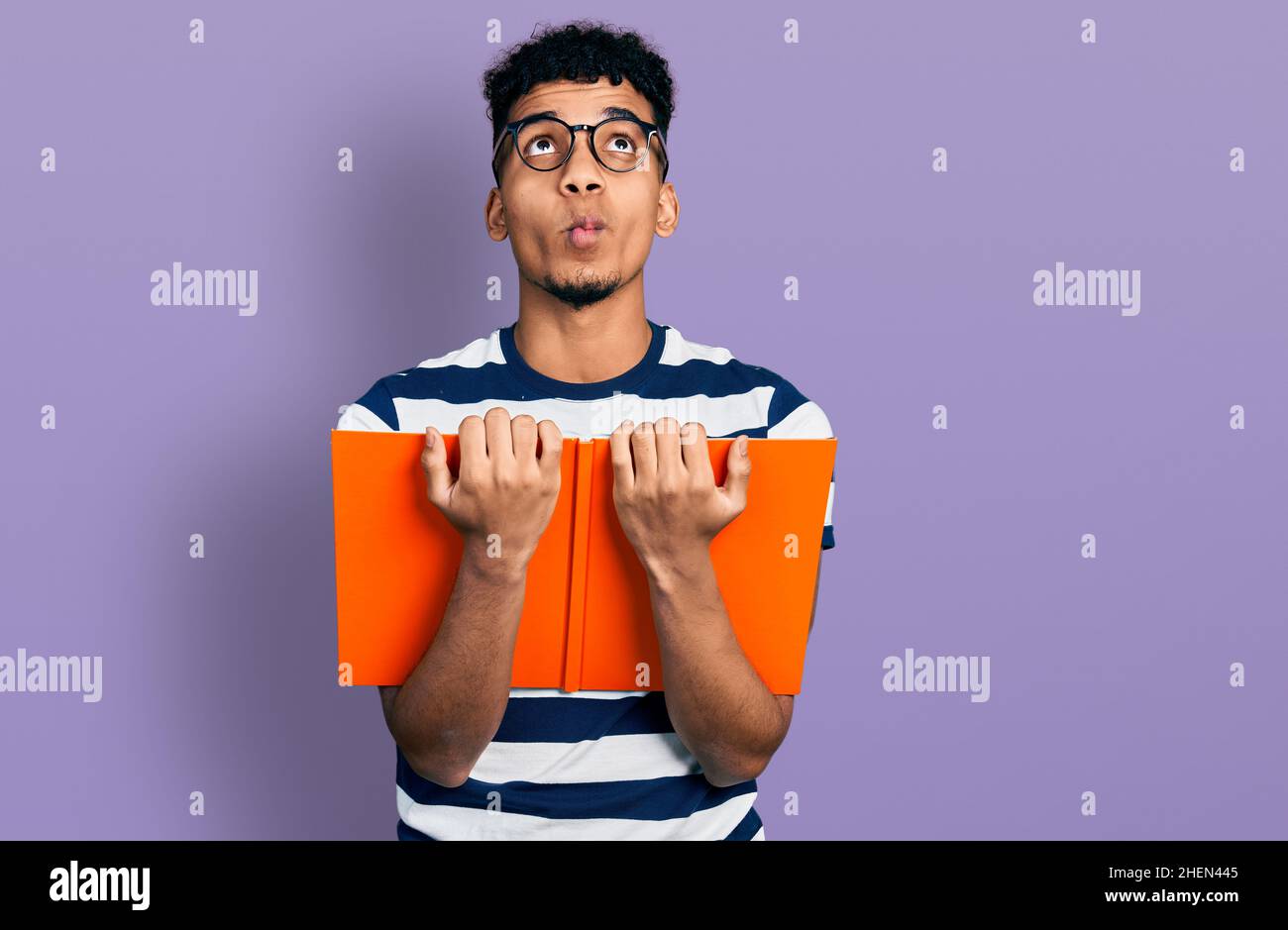 Squinting and reading hi-res stock photography and images - Alamy