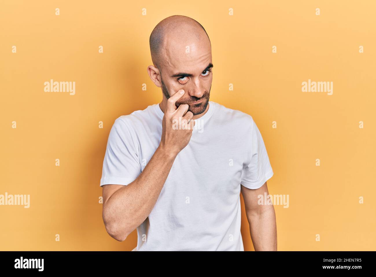 Man with suspicious look yellow hi-res stock photography and images - Alamy