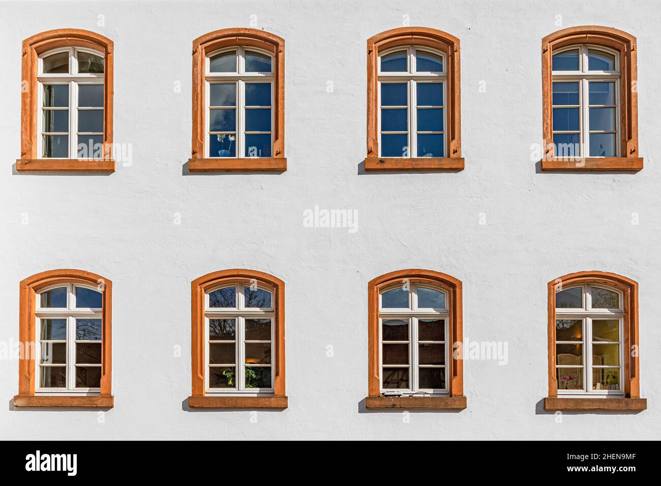 Row house facade hi-res stock photography and images - Alamy