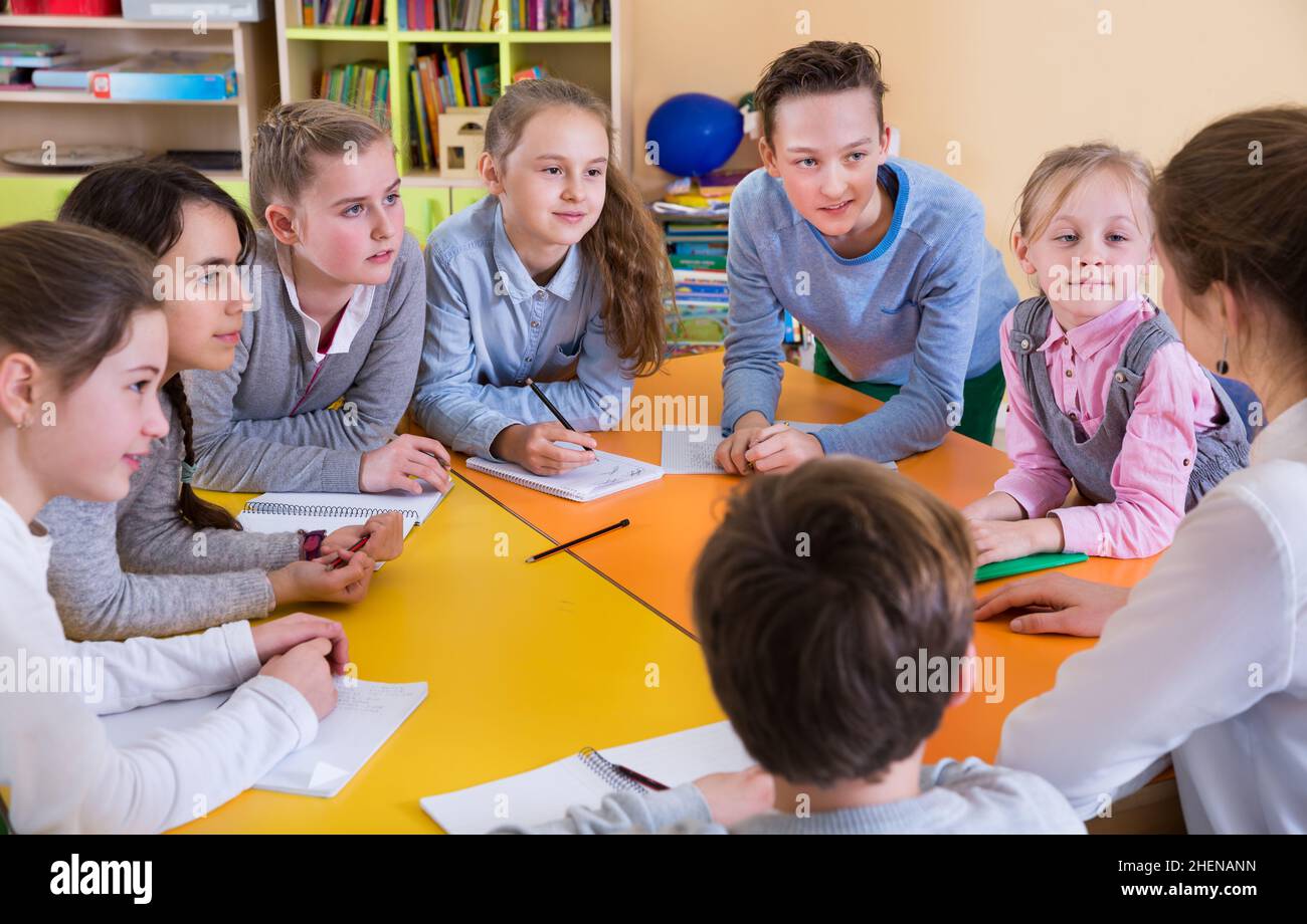 Girl primary school working hi-res stock photography and images - Alamy