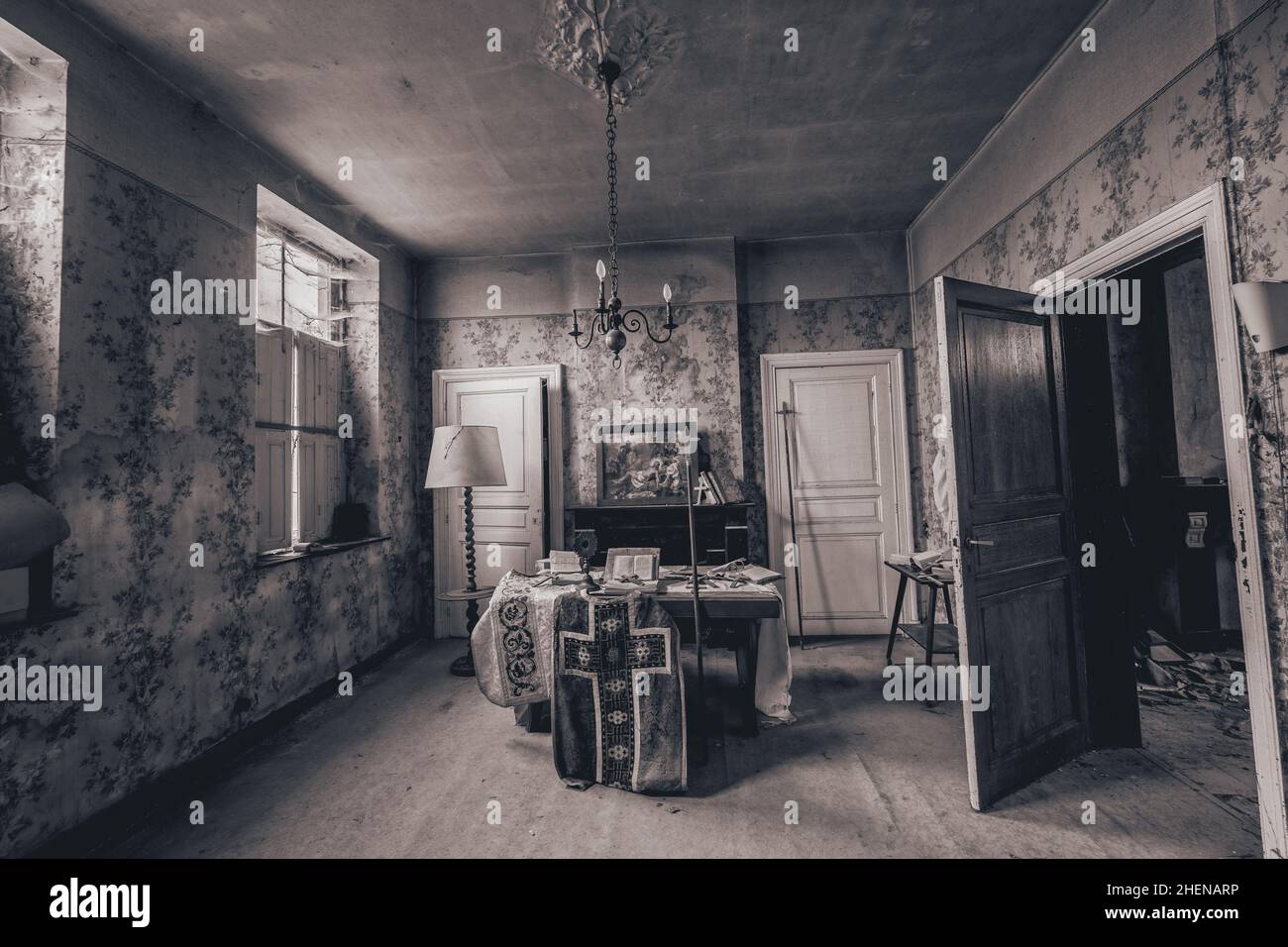 Urbex, An old abandoned house in Belgium Stock Photo - Alamy