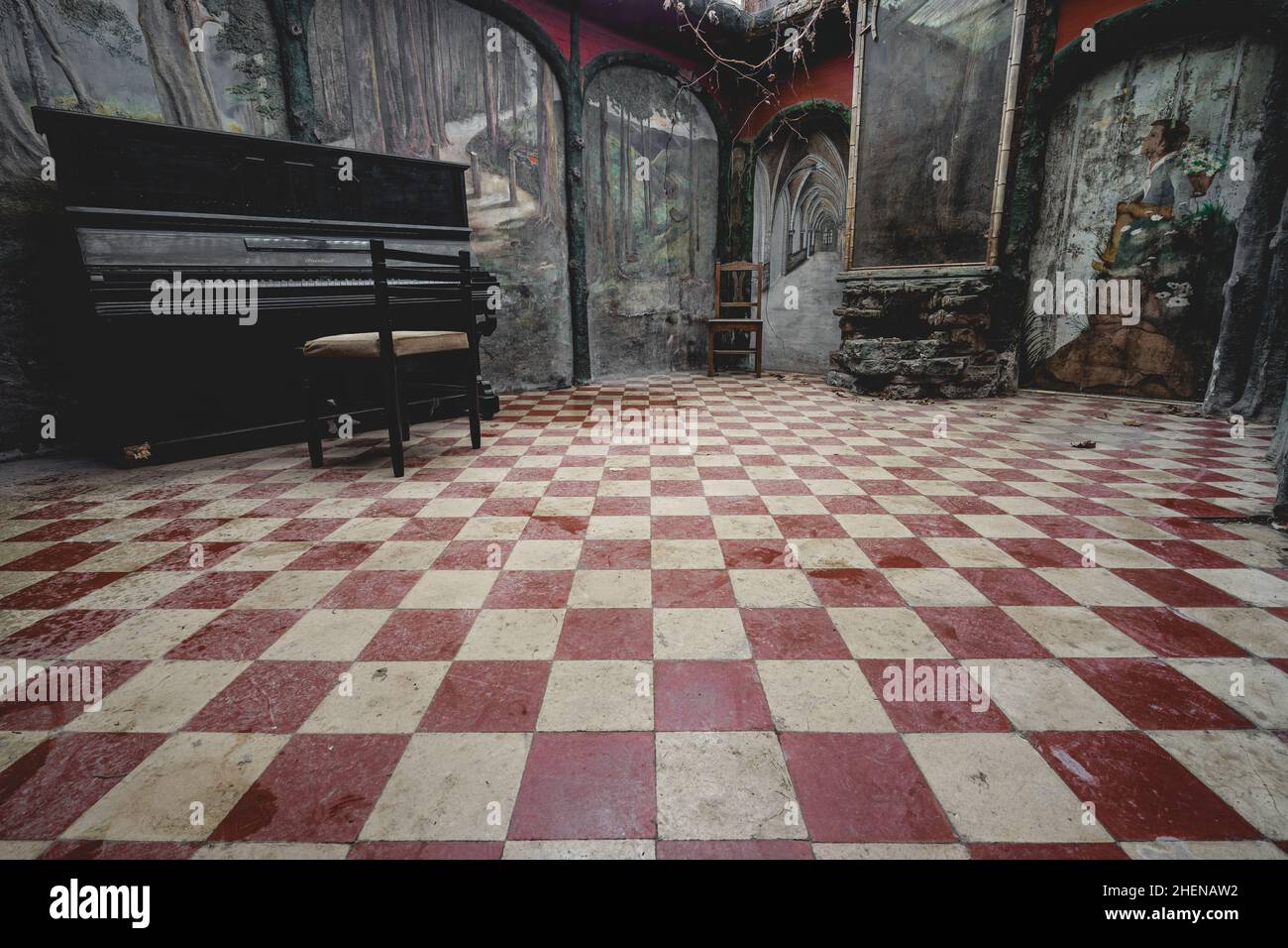 Urbex, An old abandoned house in Belgium Stock Photo - Alamy