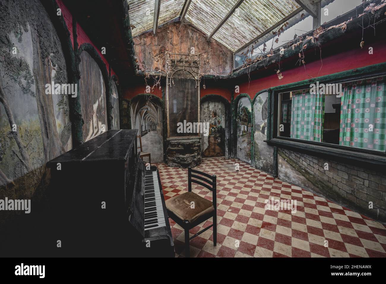 Urbex, An old abandoned house in Belgium Stock Photo - Alamy