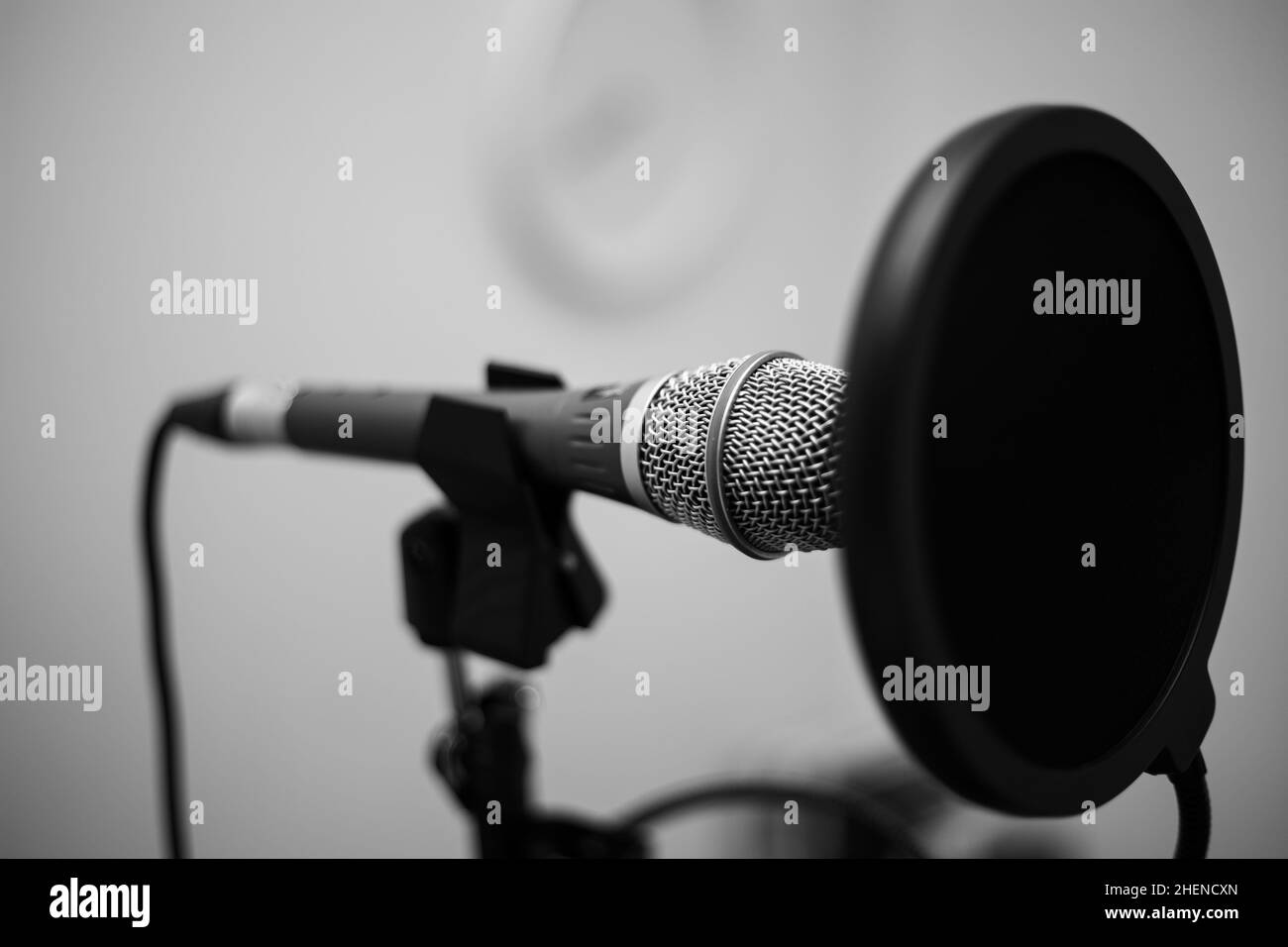 Professional mic hi-res stock photography and images - Alamy