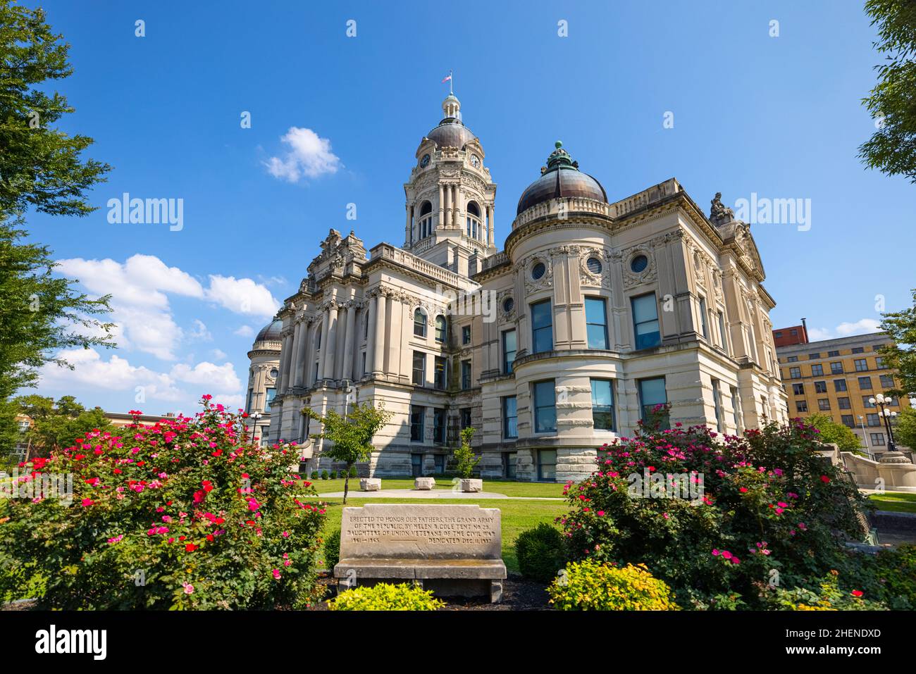 Courthouse bench hi-res stock photography and images - Alamy