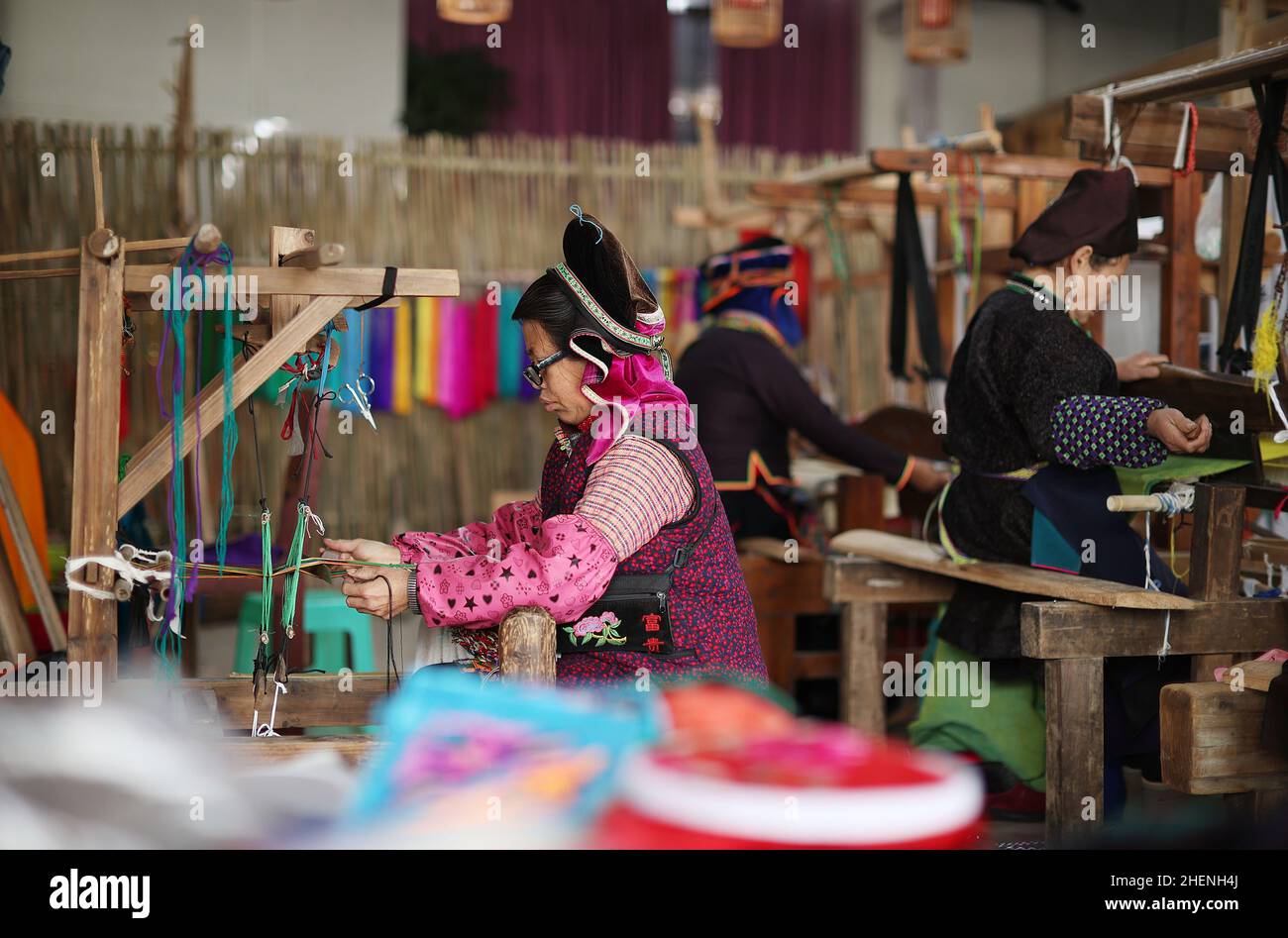 Traditional chinese weave hi-res stock photography and images - Alamy