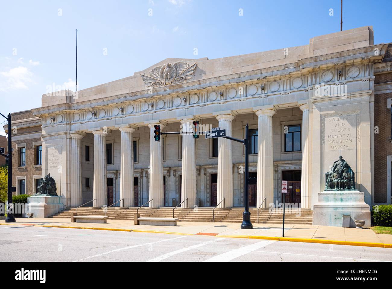 Veterans memorial coliseum hi-res stock photography and images - Alamy