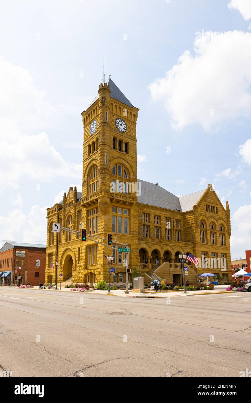 Bluffton, Indiana, USA - August 21, 2021: The Wells County Courthouse ...