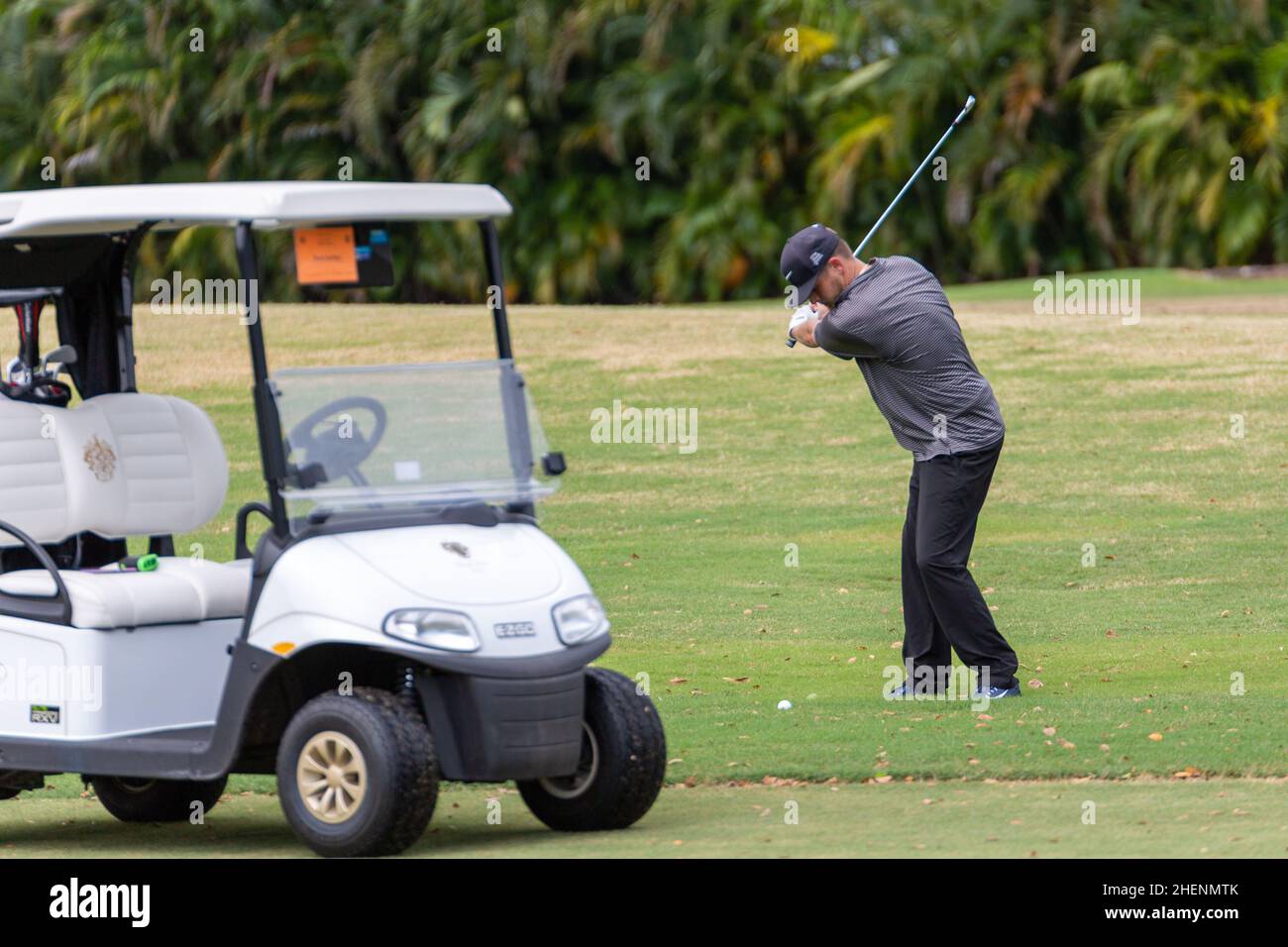 Golf player teeing off. Man hitting golf ball from tee box at Golf Club ...