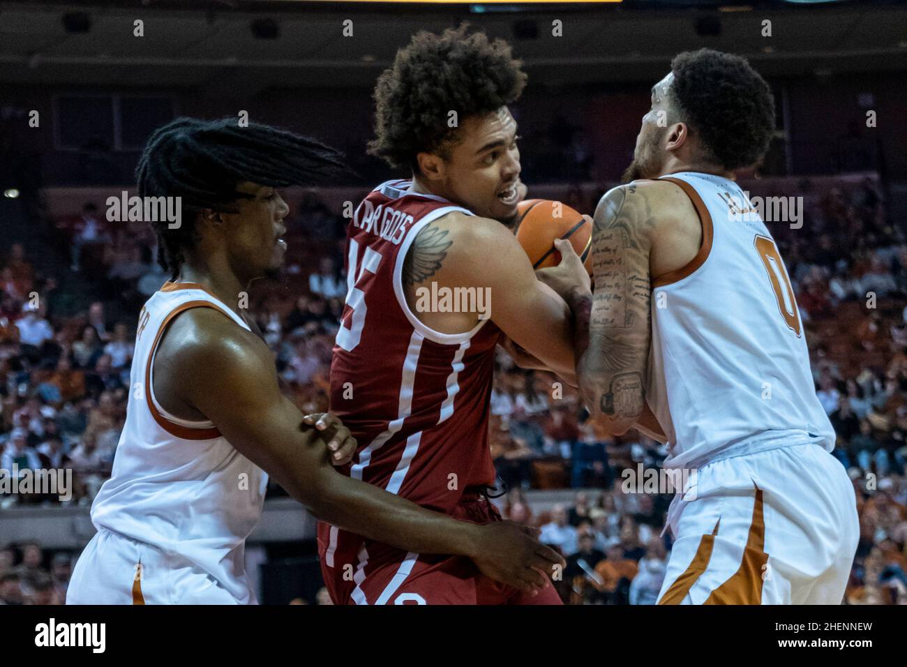 Center. 11th Jan, 2022. Ethan Chargois #15 of the Oklahoma Sooners in ...