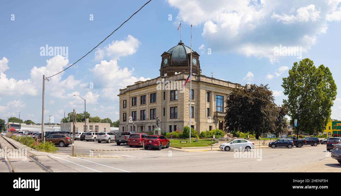 Spencer, Indiana, USA - August 20, 2021: The Owen County Courthouse ...