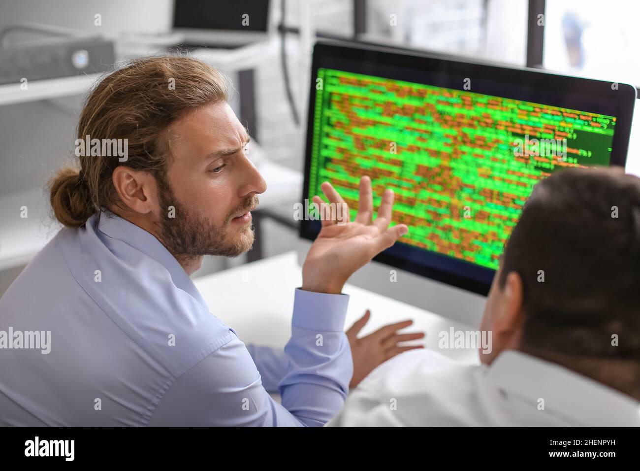 Male programmers working table hi-res stock photography and images - Alamy