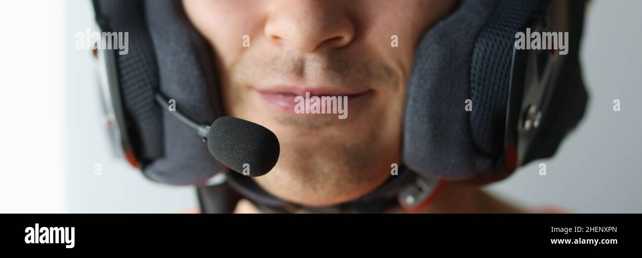 Hands free microphone hi-res stock photography and images - Alamy