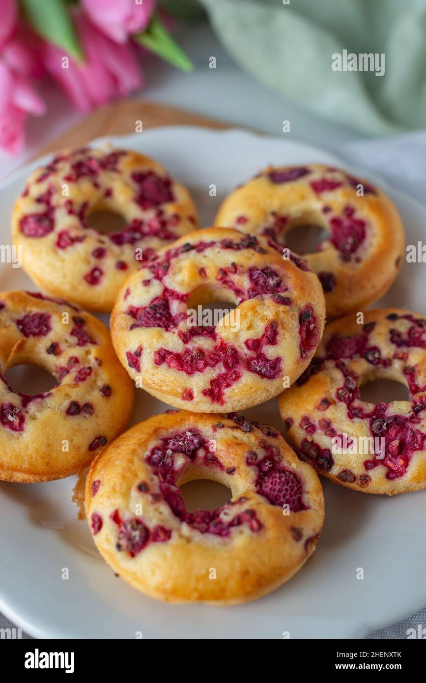 Raspberry donut with raspberries hi-res stock photography and images ...