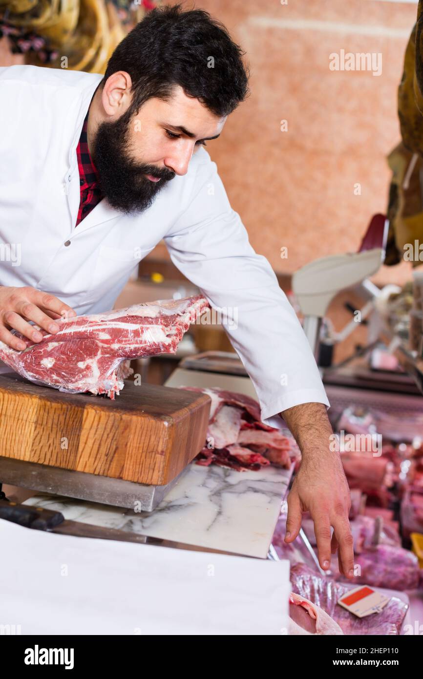 Sorting the meat hi-res stock photography and images - Alamy
